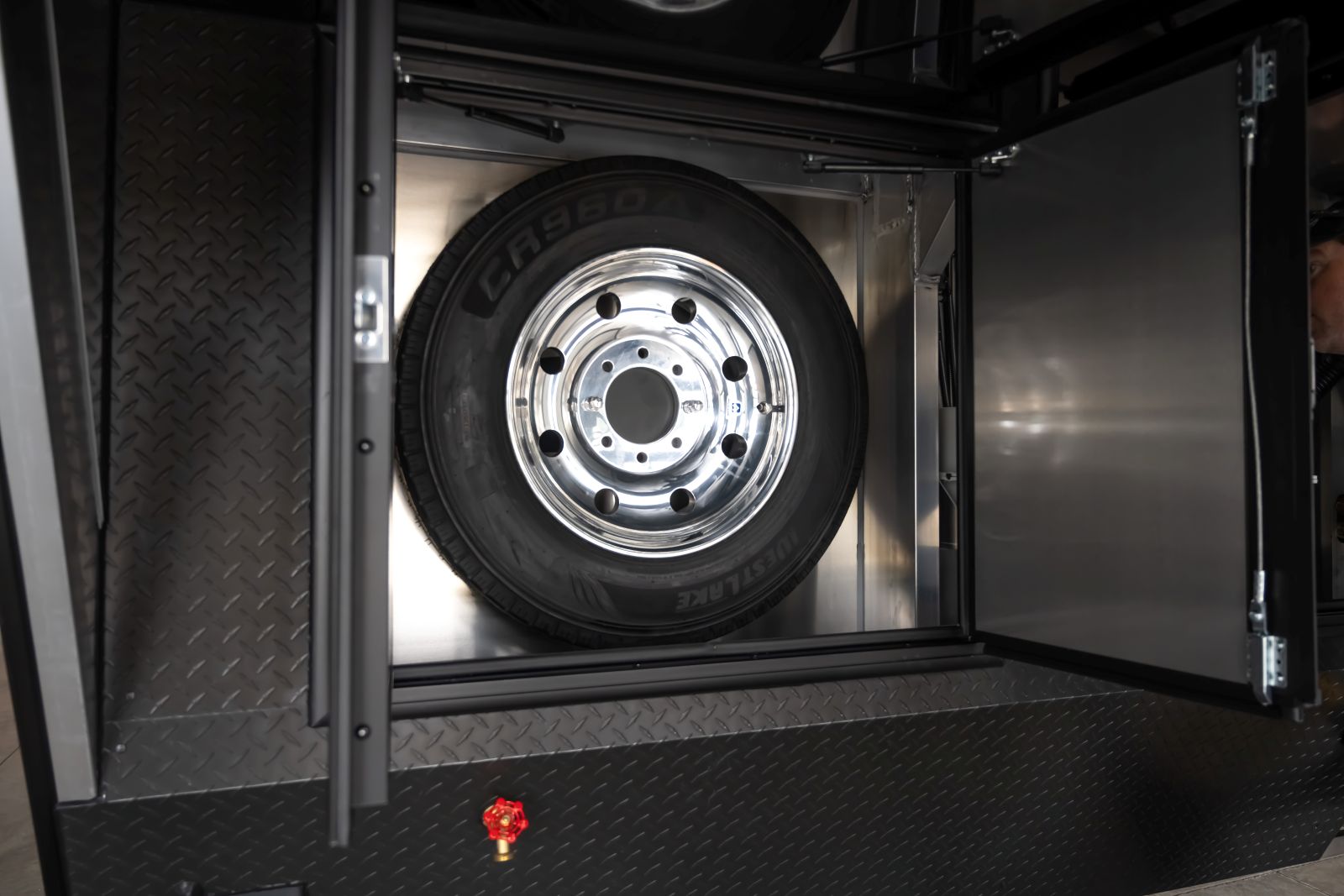 2025-InTech-Trailers-36'-Custom-Gooseneck-Bathroom-Race-Trailer-iCon ...