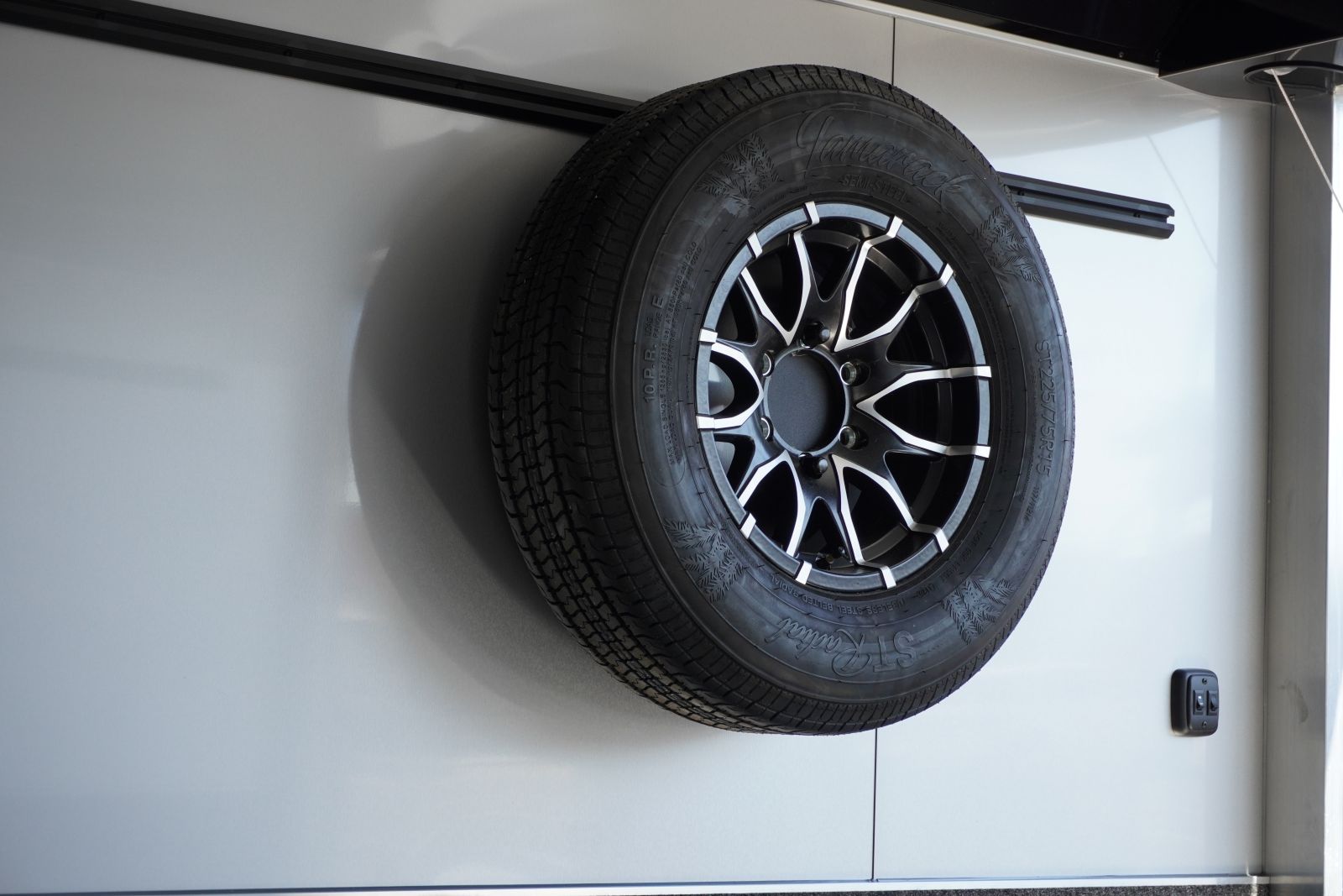 2025-ATC-Trailers-ROM-450-24′-WITH-PREMIER-PACKAGE!-8.5’-x-24’—5.2k ...