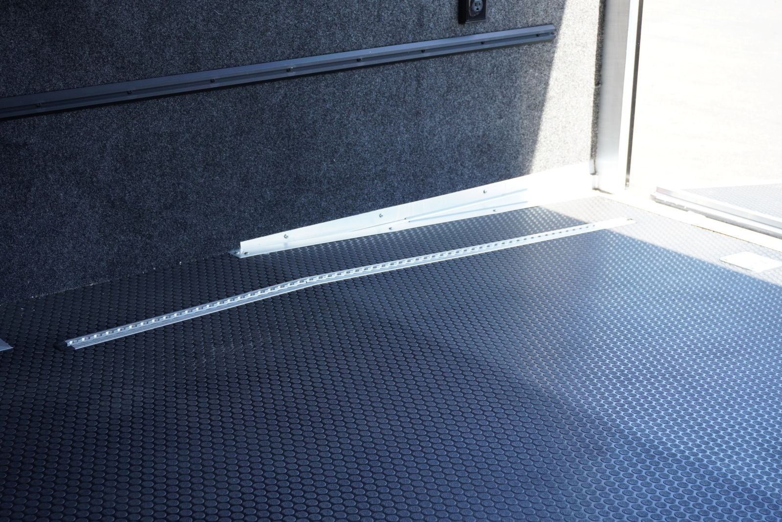 2025-ATC-Trailers-ROM-450-24′-WITH-PREMIER-PACKAGE!-8.5’-x-24’—5.2k ...